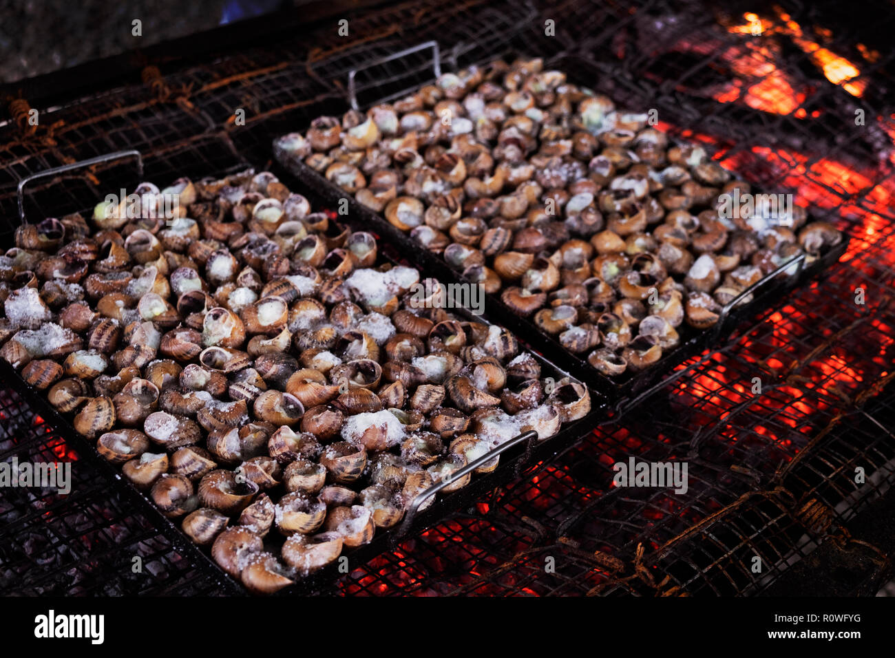 Escargots hi-res stock photography and images - Alamy