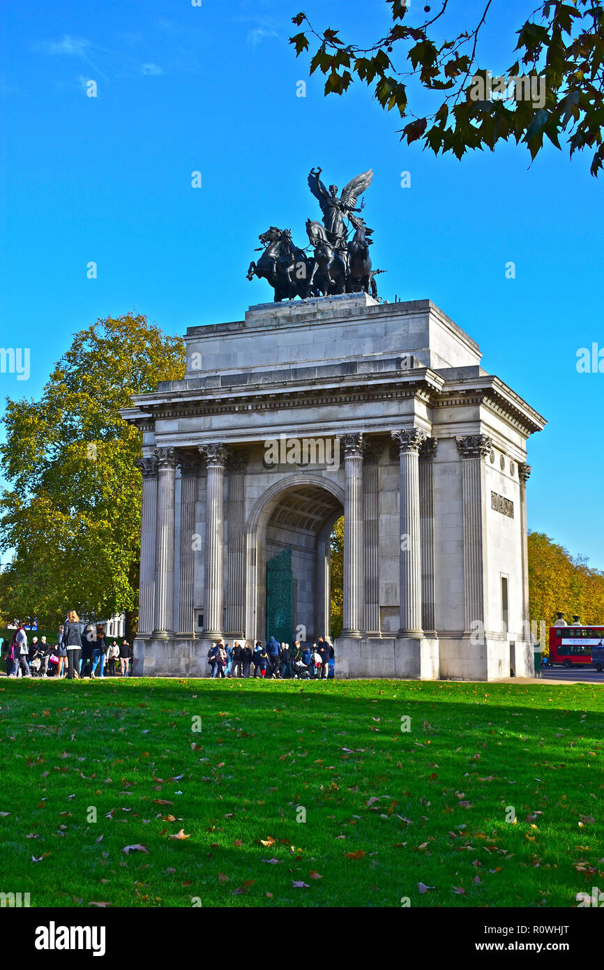The famous Wellington Arch is the centrepiece of Hyde Park Corner in ...