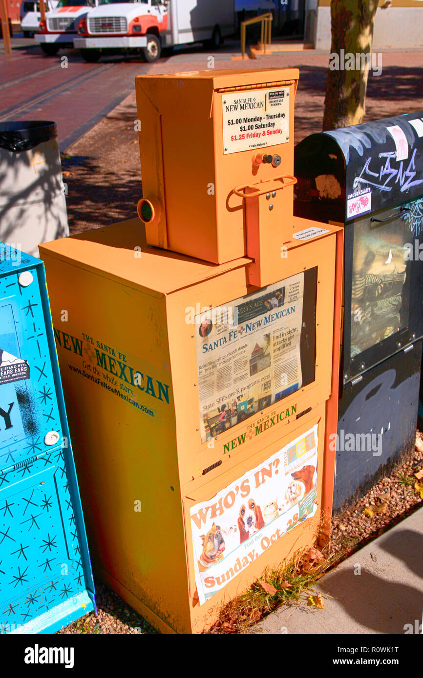 Newspaper Vending Machine Stock Photos & Newspaper Vending Machine ...