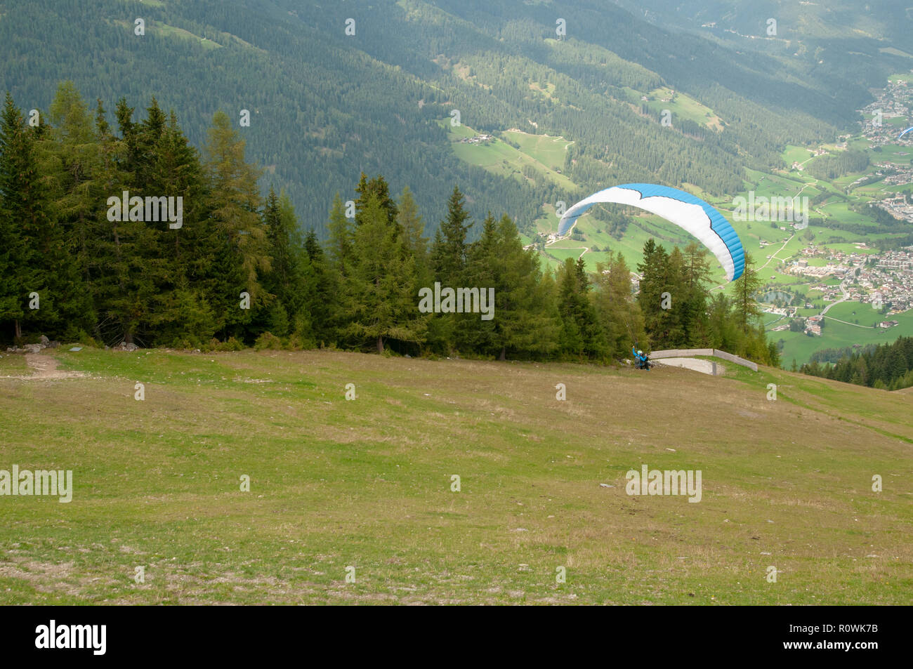 Tandem paragliding austria hi-res stock photography and images - Alamy