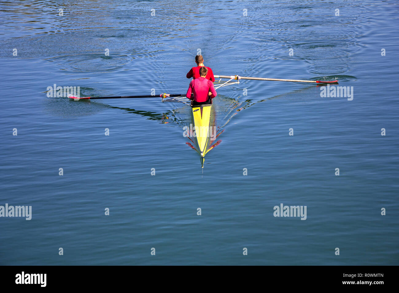 Two man rowing team race hi-res stock photography and images - Alamy