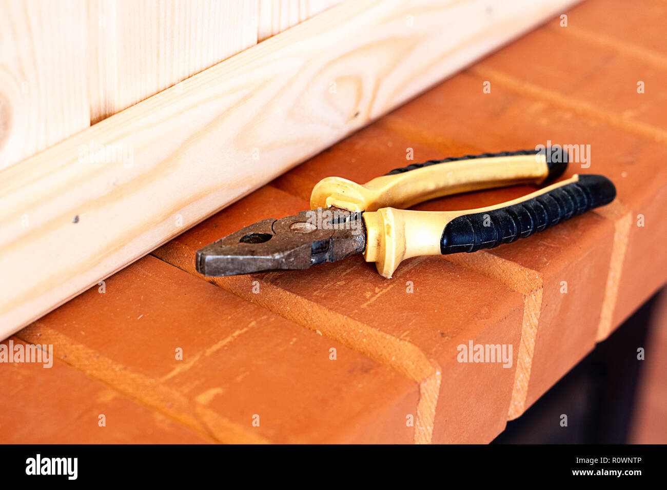Hand grip brick hi-res stock photography and images - Alamy