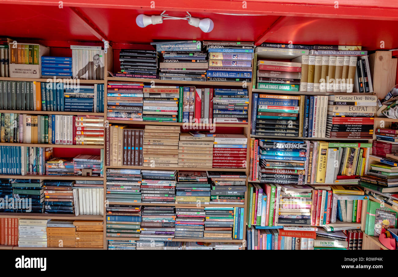 Bookstore showcase hi-res stock photography and images - Alamy