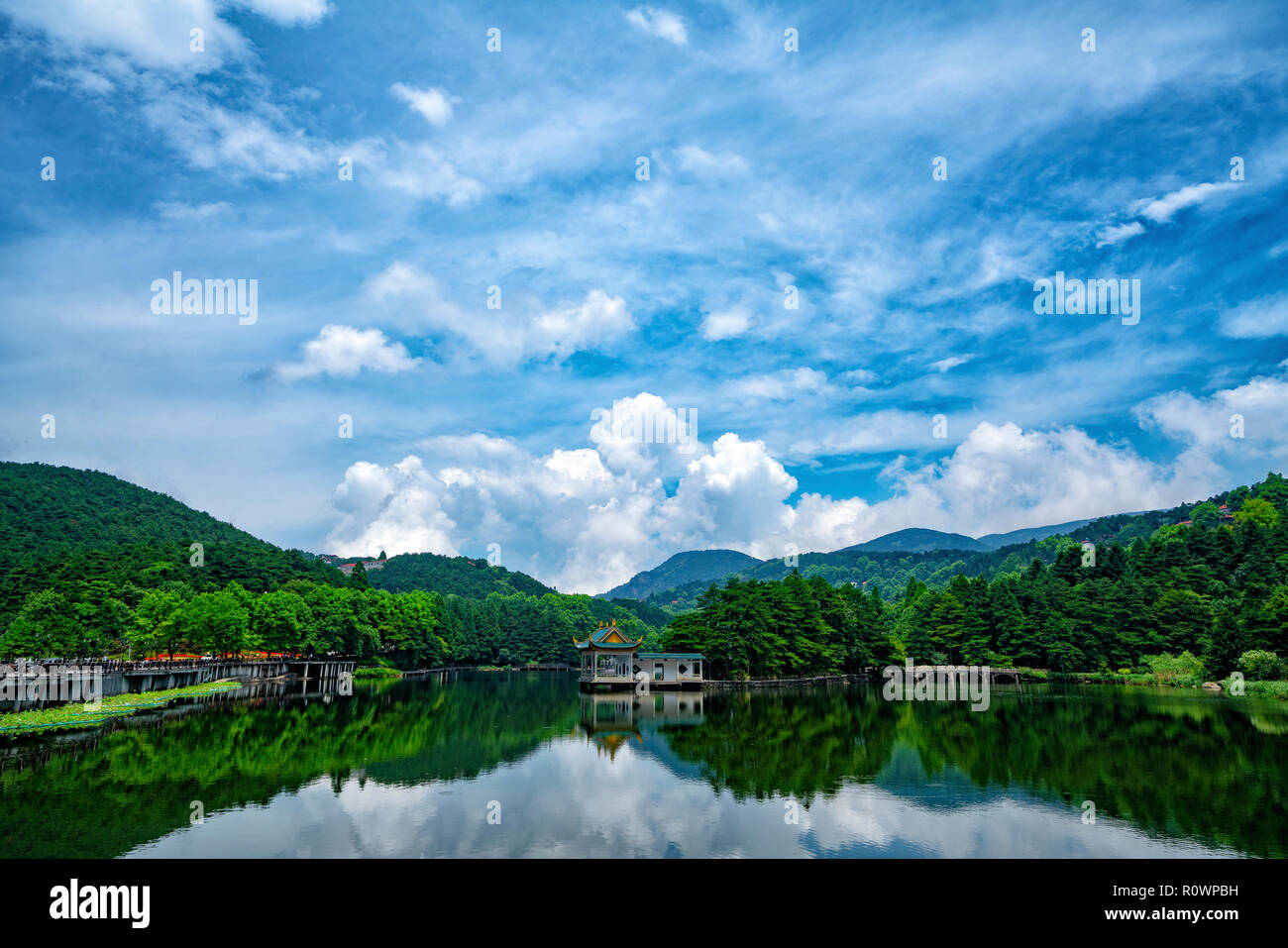 Lushan lake hi-res stock photography and images - Alamy