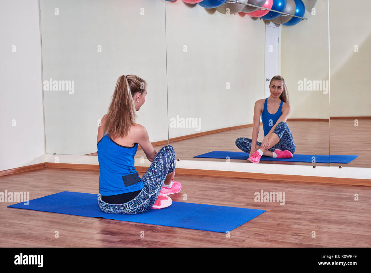 Female body mirror hi-res stock photography and images - Alamy