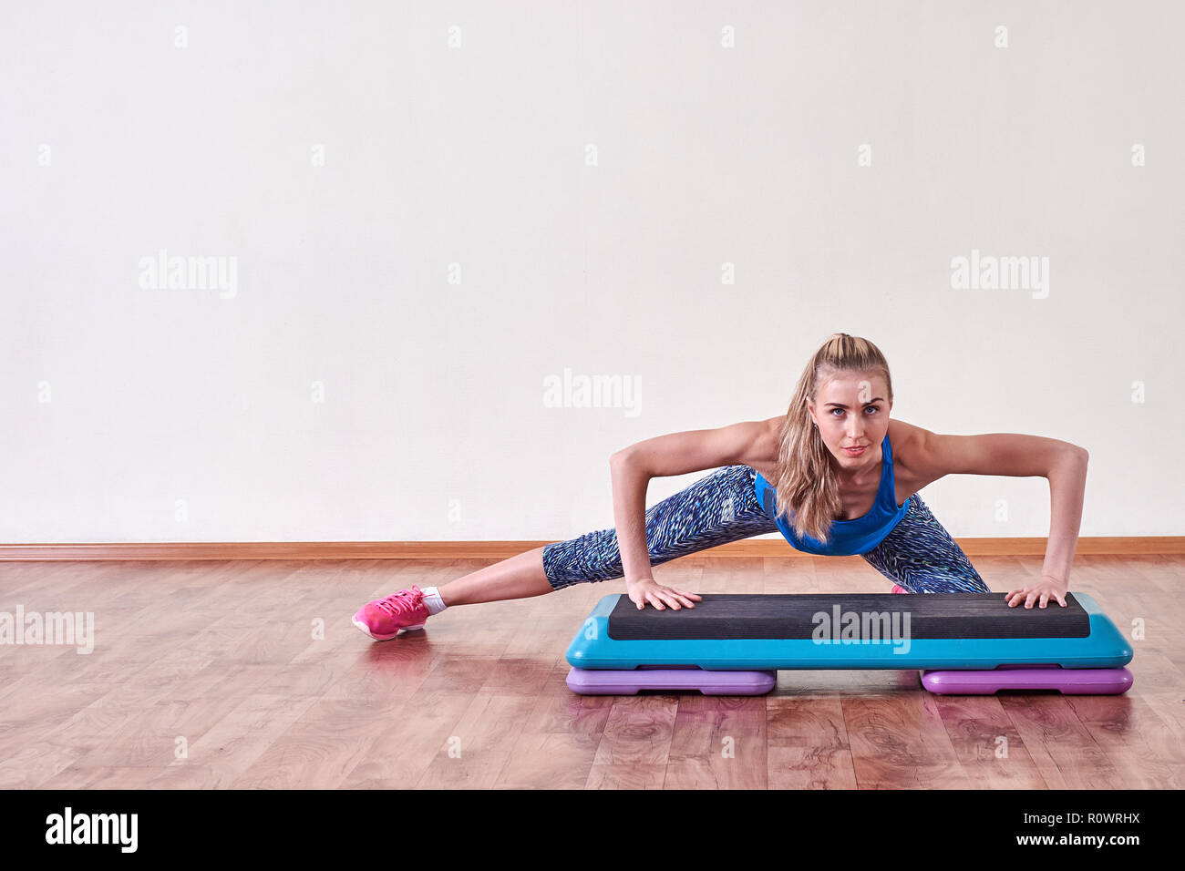Female gym step hi-res stock photography and images - Alamy