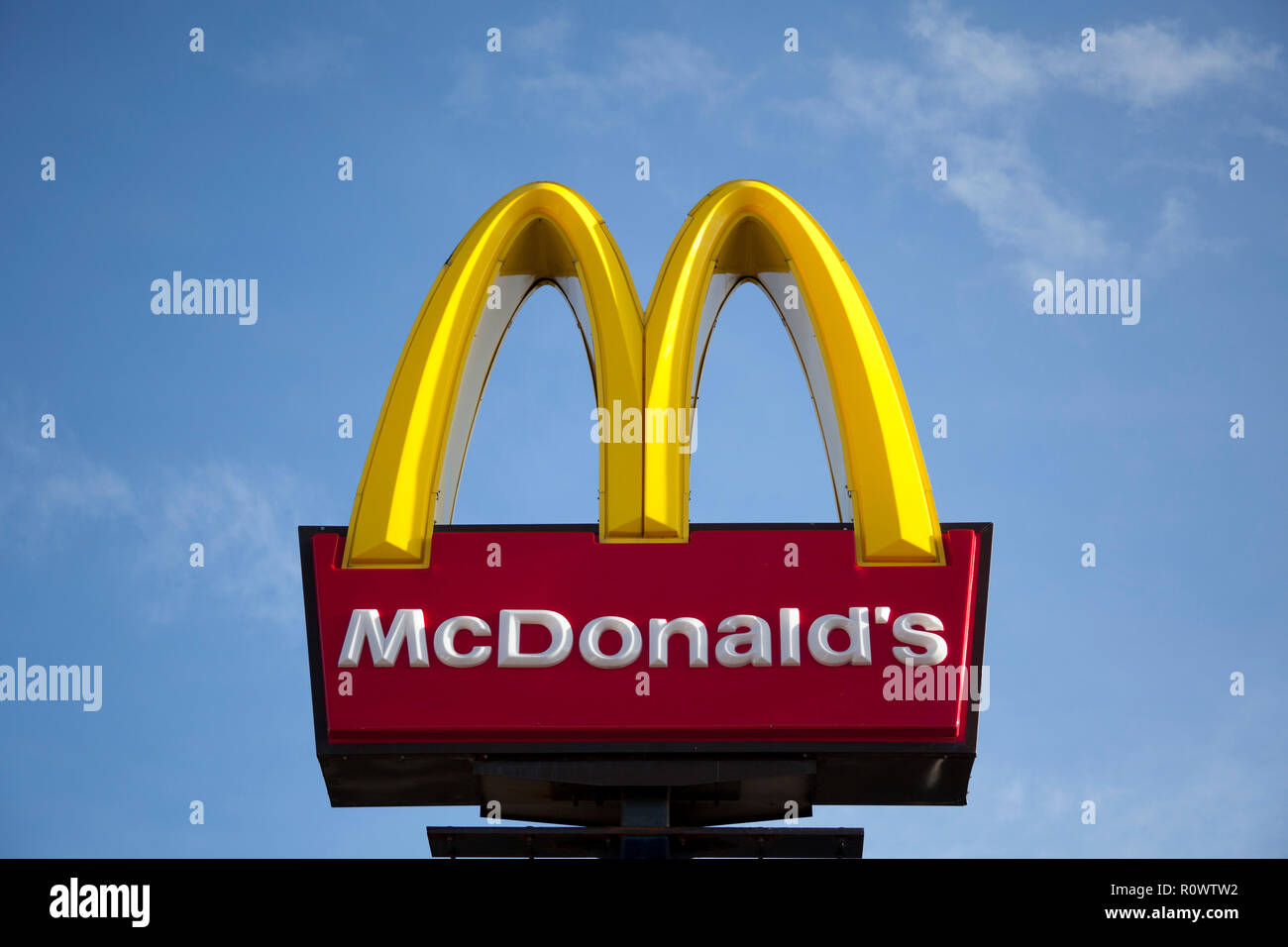 Mcdonalds signage hi-res stock photography and images - Alamy
