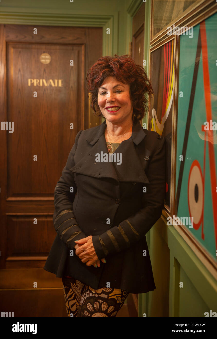 Edinburgh Writer Portraits High Resolution Stock Photography and Images ...