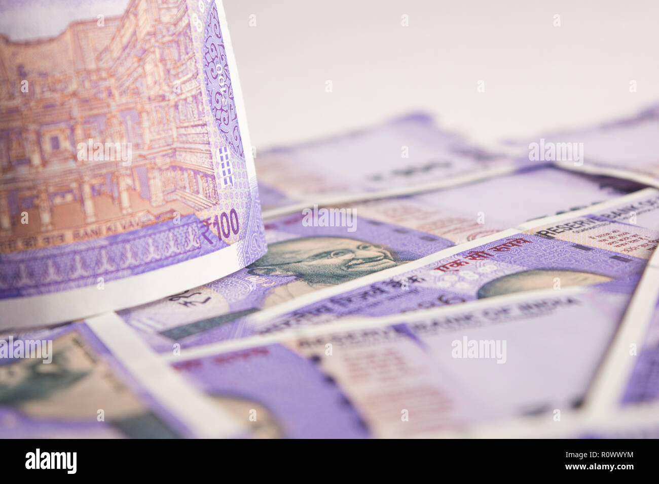 India banknote 100 hi-res stock photography and images - Alamy