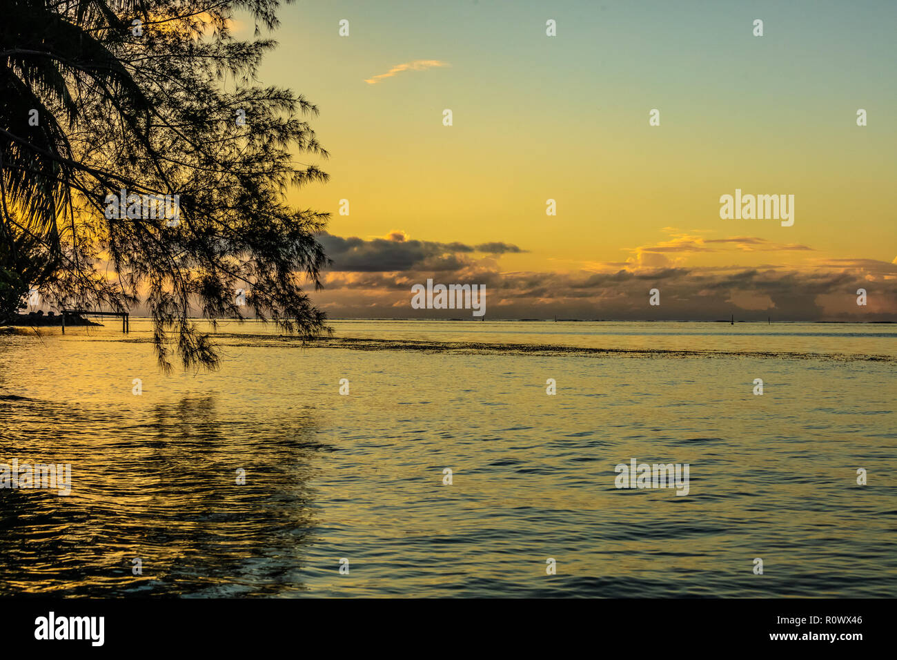 View moorea from lagoon hi-res stock photography and images - Alamy