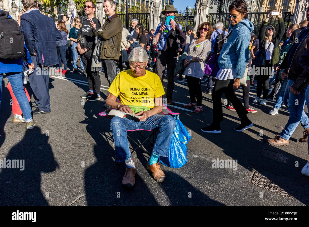 Crowds middle aged and elderly hi-res stock photography and images - Alamy