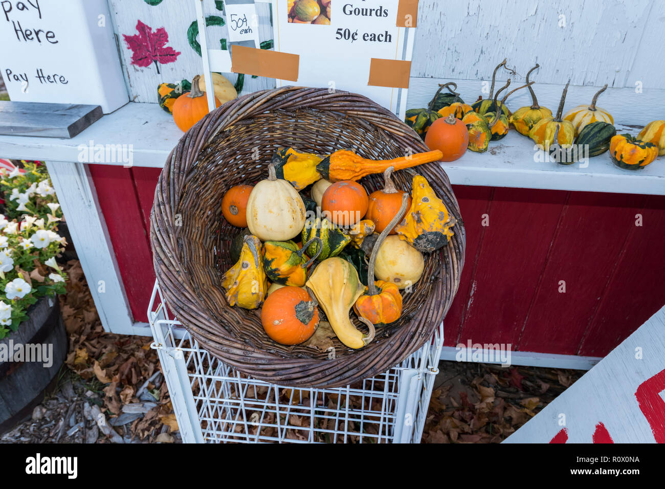 Road side fruit stand hi-res stock photography and images - Alamy