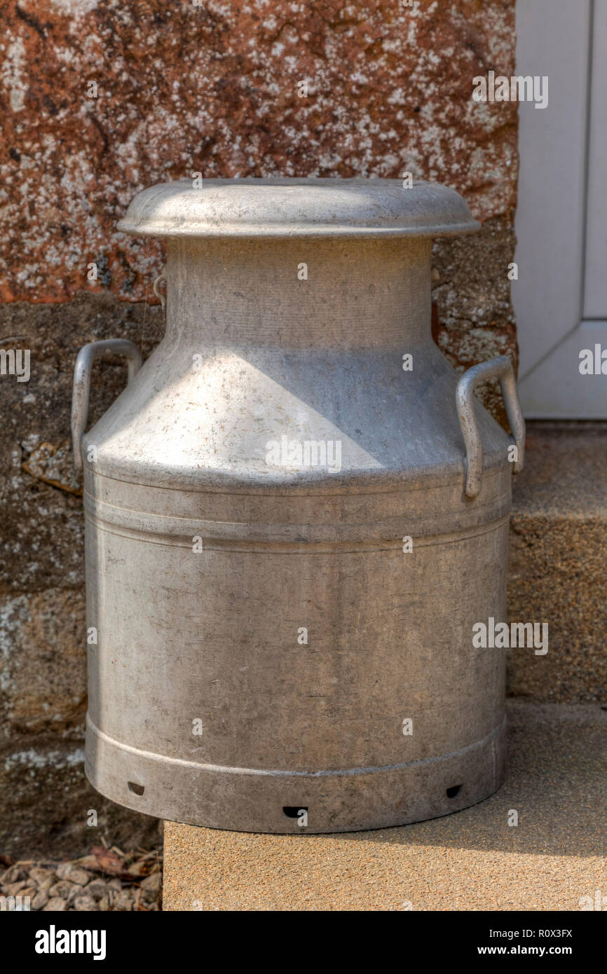 Old farm milk container hi-res stock photography and images - Alamy