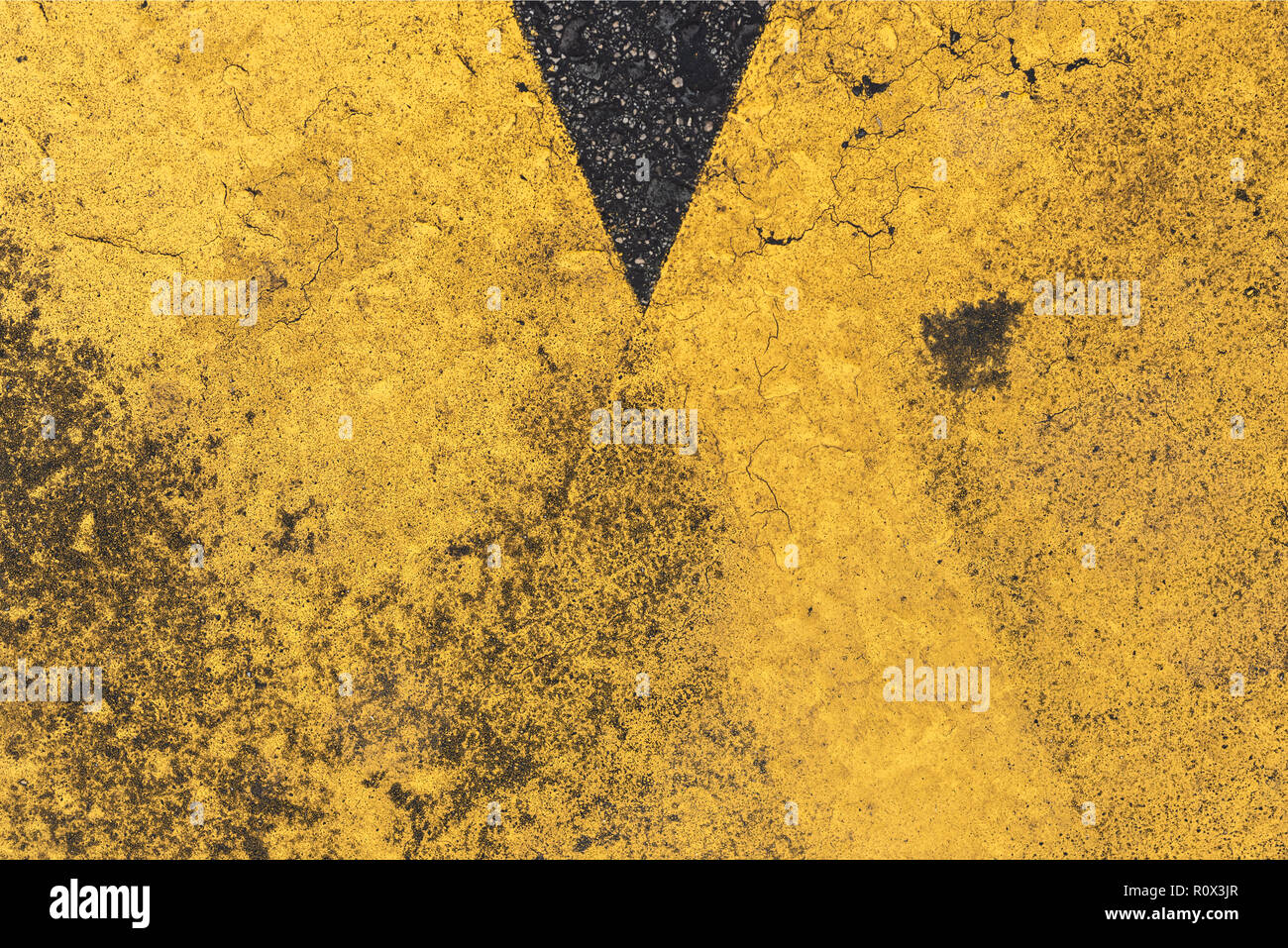 Yellow Road Markings Stock Photos & Yellow Road Markings Stock Images ...