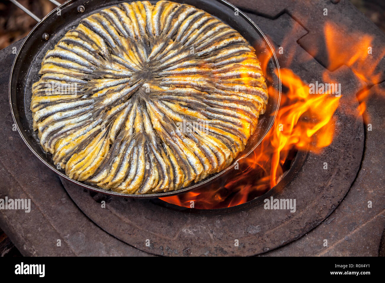 Frying seafood hi-res stock photography and images - Alamy