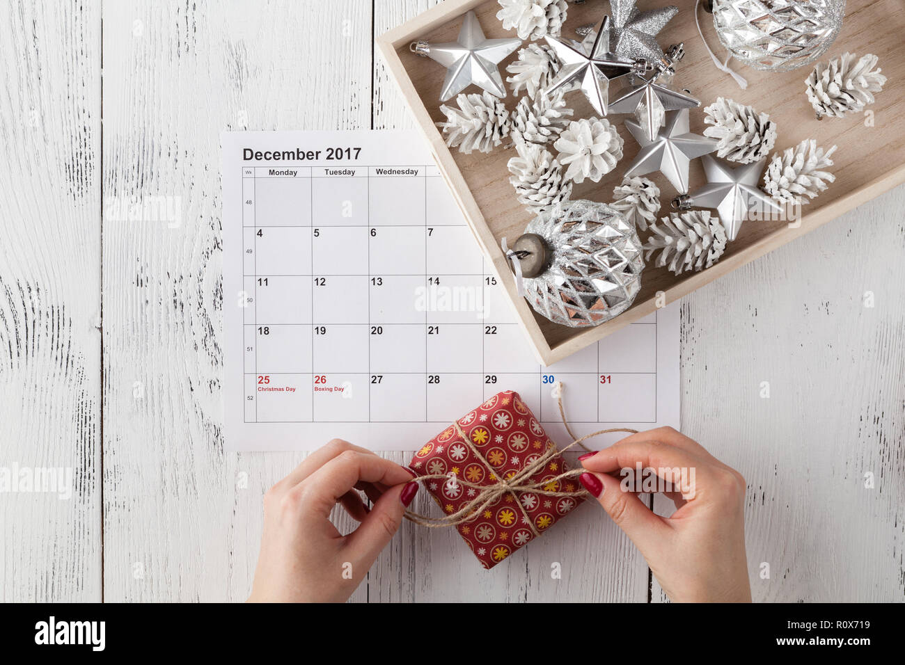 Decorations and calendar with Christmas Day marked out Stock Photo - Alamy