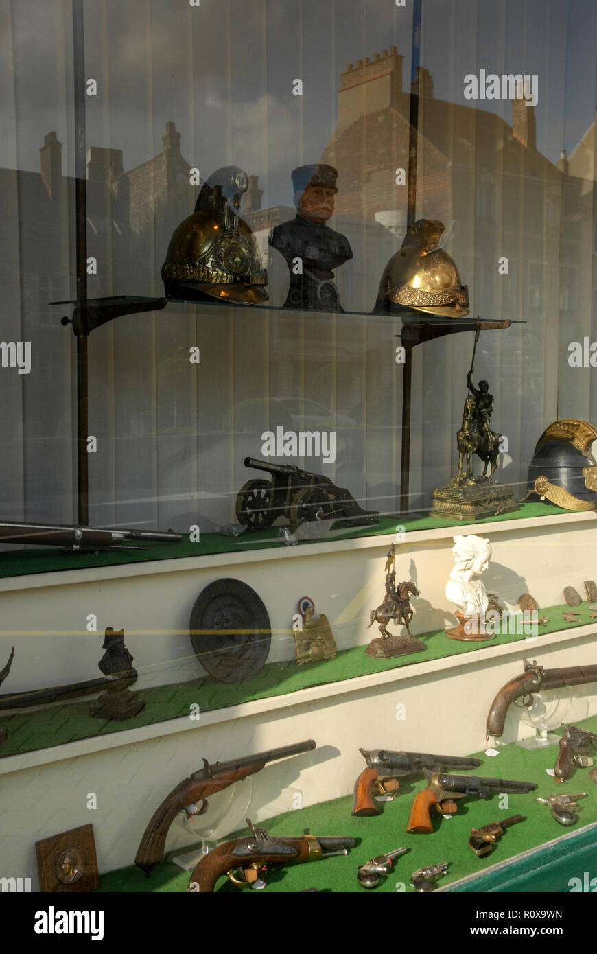 French military hardware hi-res stock photography and images - Alamy