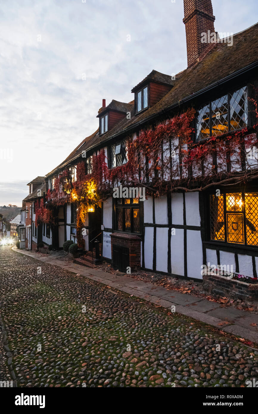 The mermaid pub hi-res stock photography and images - Alamy
