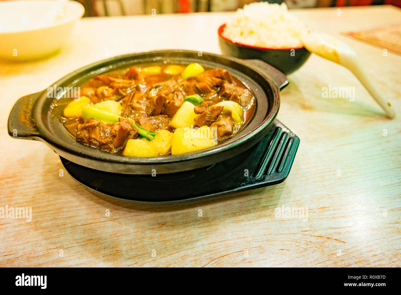 Delicious food iron plate beef Stock Photo - Alamy