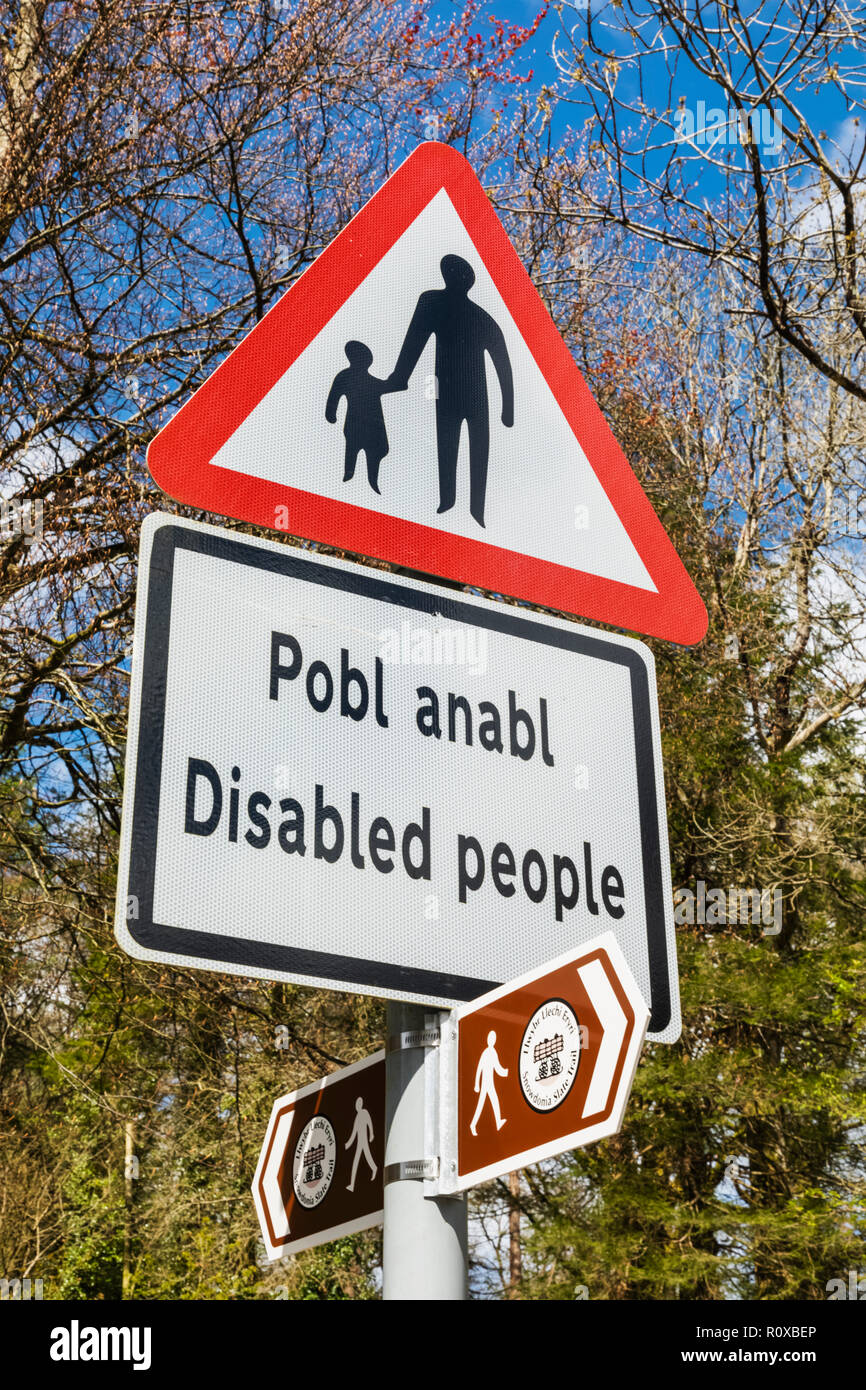 Wales, Gwynedd, Snowdonia National Park, Dual Language Road Sign Stock ...