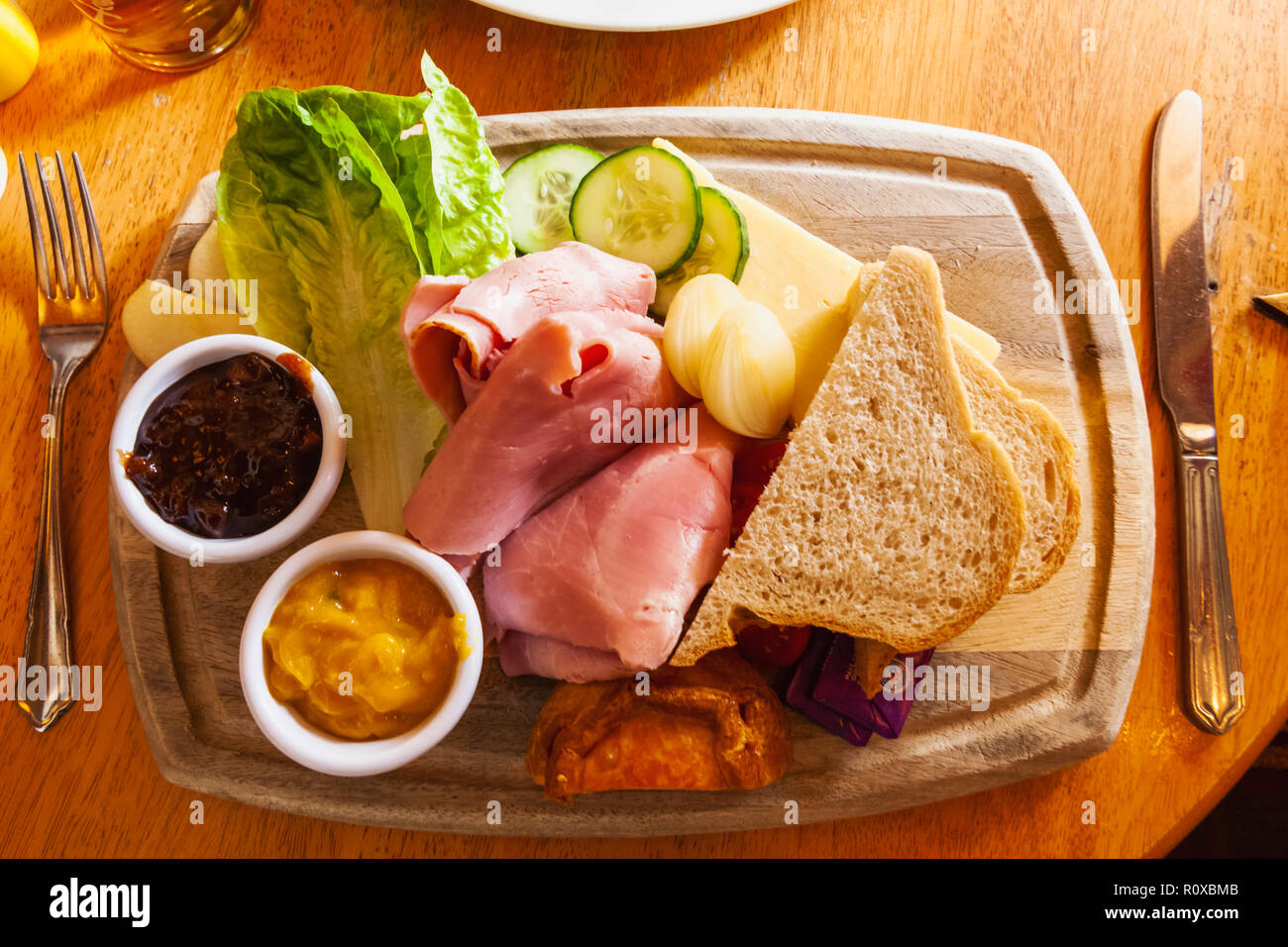 Ploughmans lunch uk hi-res stock photography and images - Alamy