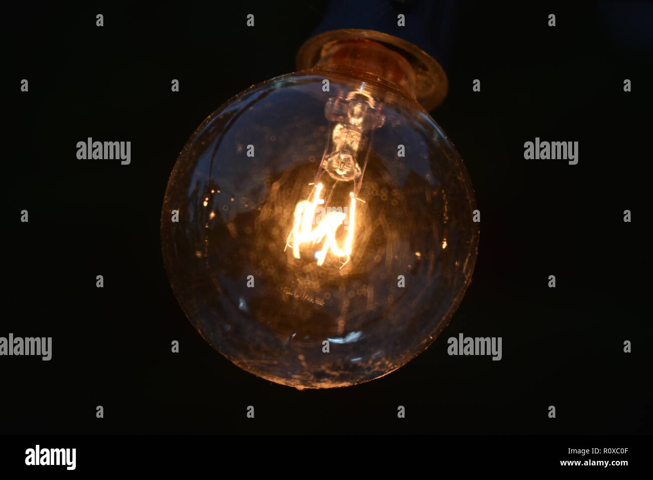 Photo of lightbulb hi-res stock photography and images - Alamy