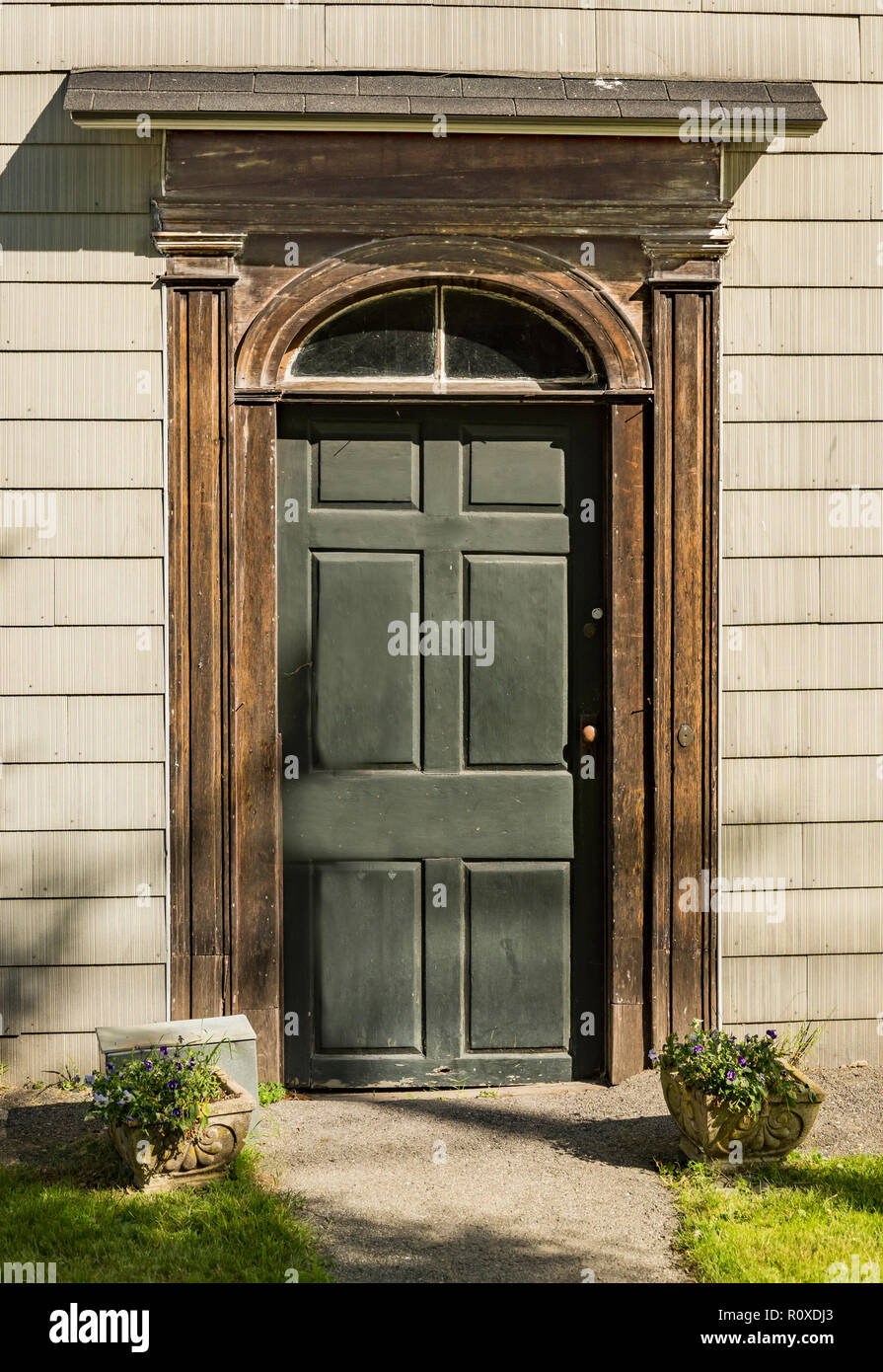 House porch front door hi-res stock photography and images - Alamy