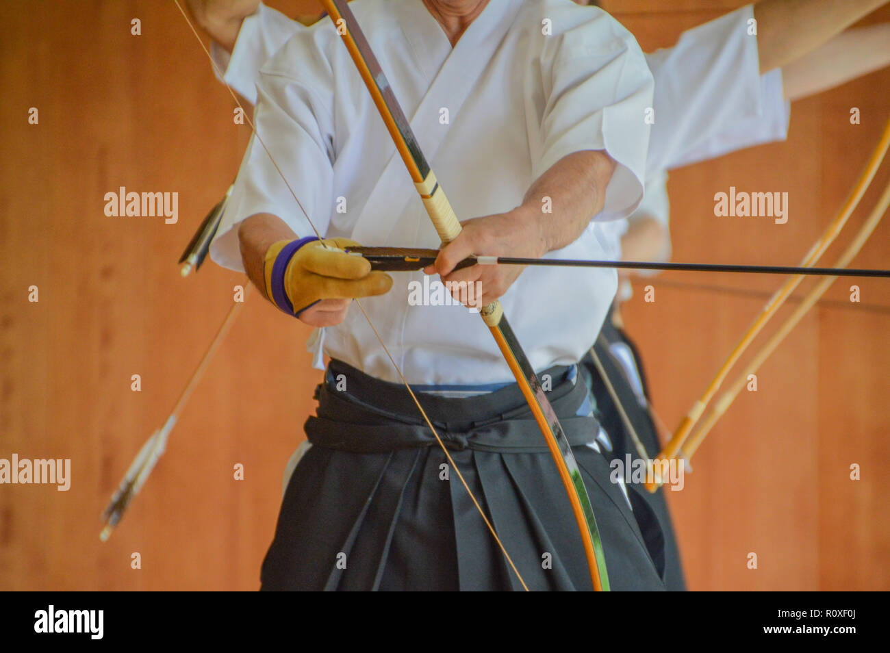 Martial arts bow hi-res stock photography and images - Alamy