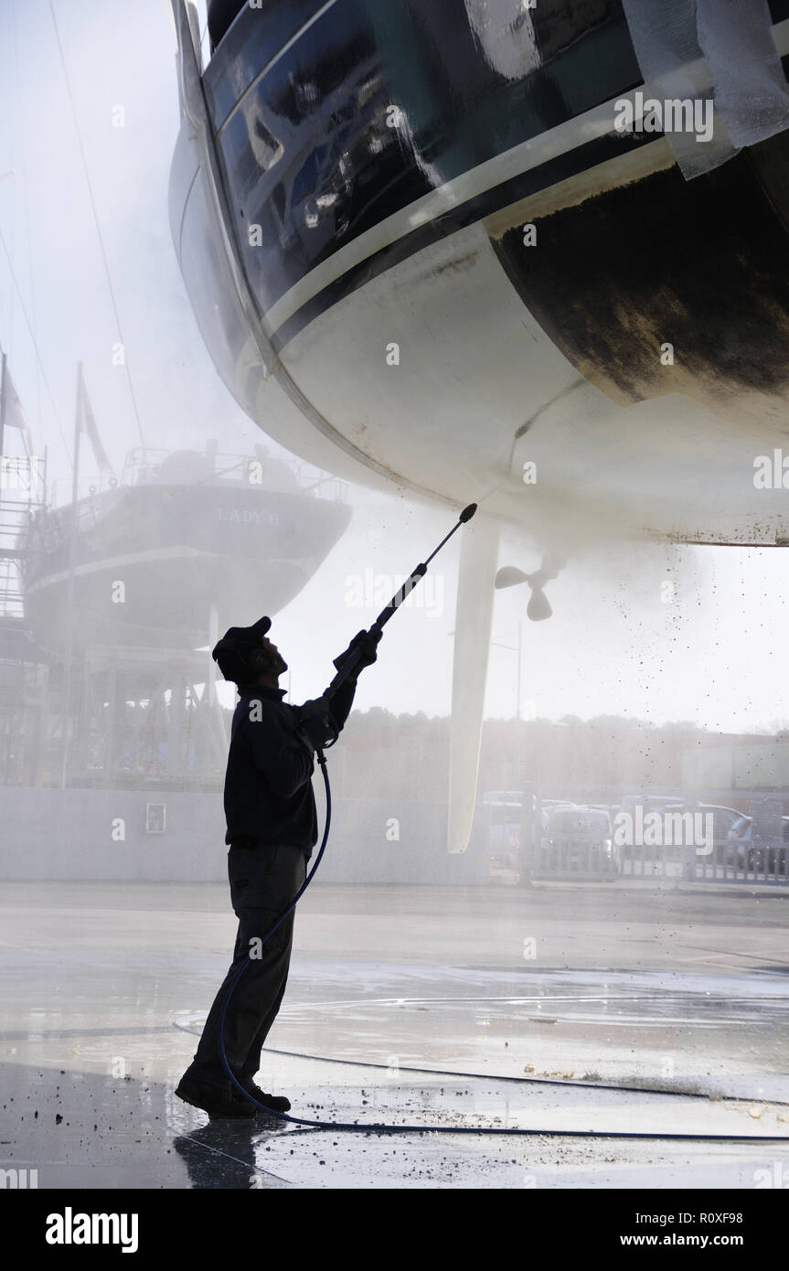 Ship refitting hi-res stock photography and images - Alamy