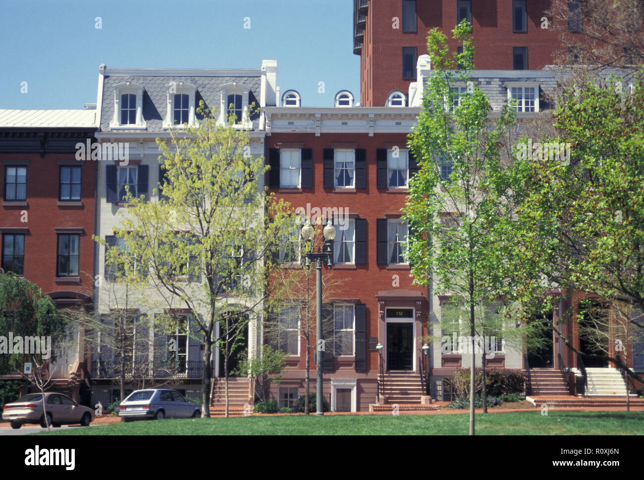 Dc row houses hi-res stock photography and images - Alamy