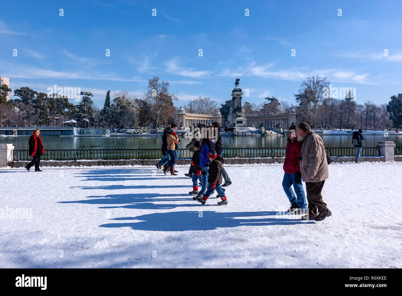 Madrid spain people walking in hi-res stock photography and images - Alamy