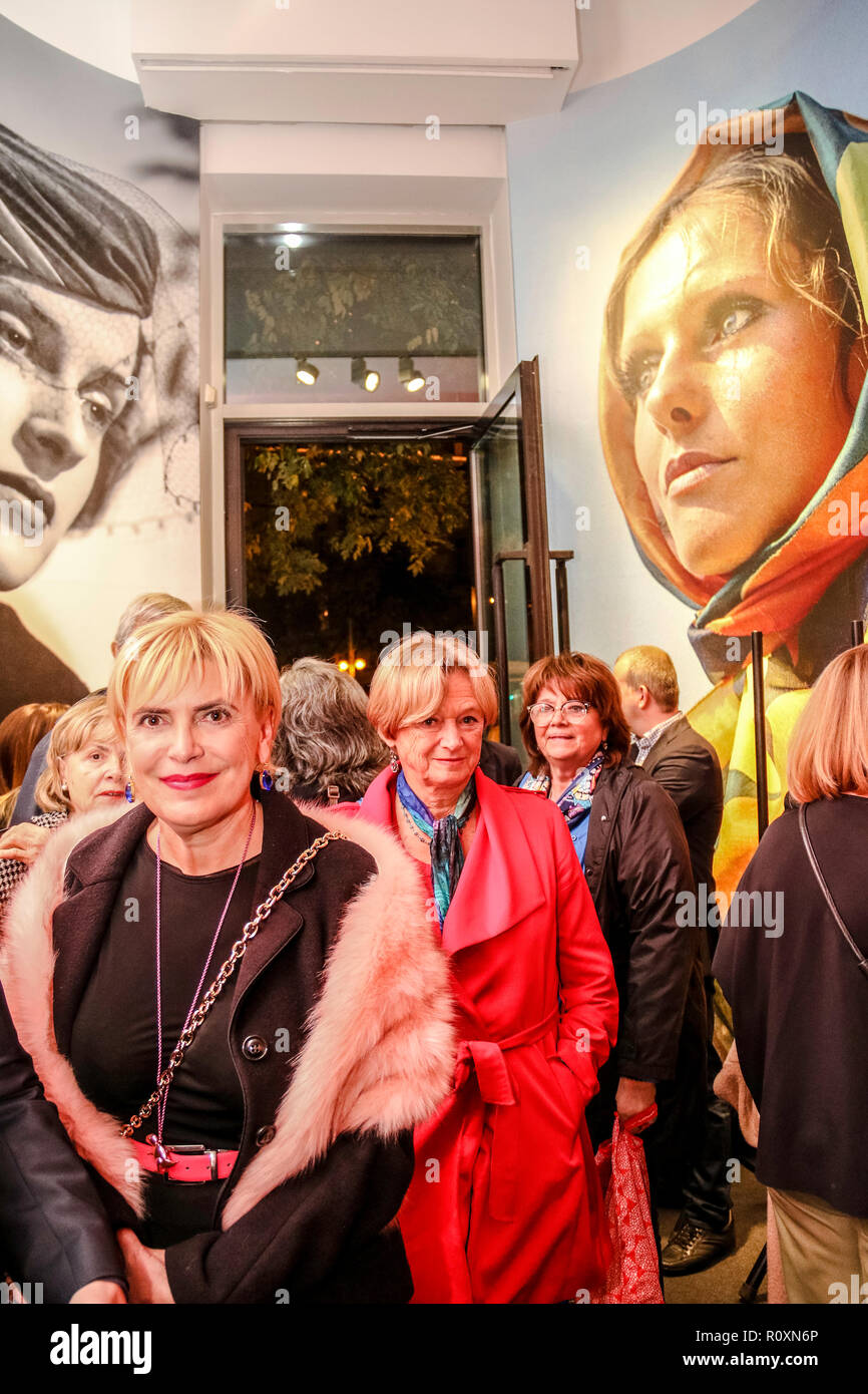 Kieselbach Gallery "Csábitás Fegyvere könyv bemutató" - Seduction ...