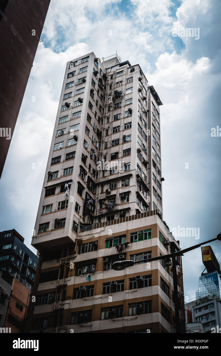Old building in middle hi-res stock photography and images - Alamy