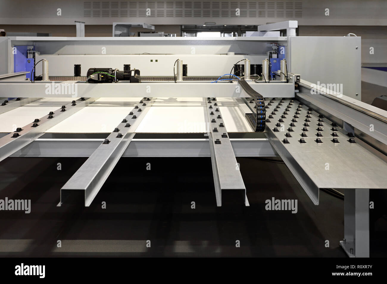 Wood cuting hi-res stock photography and images - Alamy