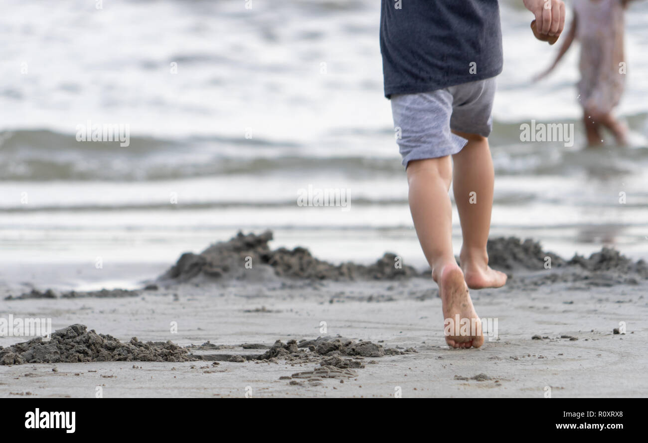 Kid feet beach hi-res stock photography and images - Alamy