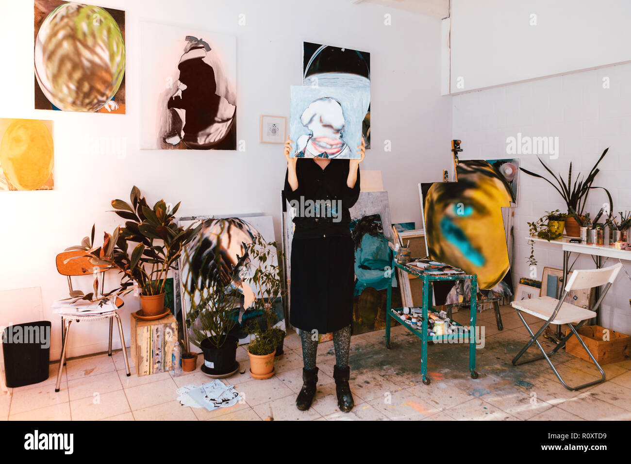 portrait of a female artist painter working in her studio atelier Stock ...