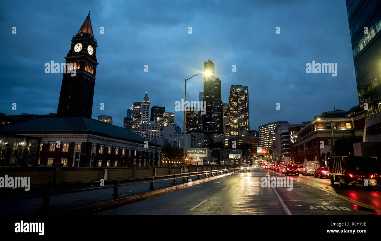 Seattle in the Night Stock Photo - Alamy