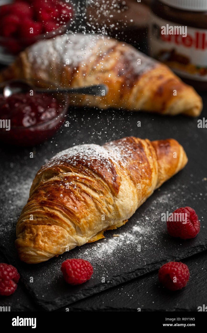 Being dusted with icing sugar hi-res stock photography and images - Alamy