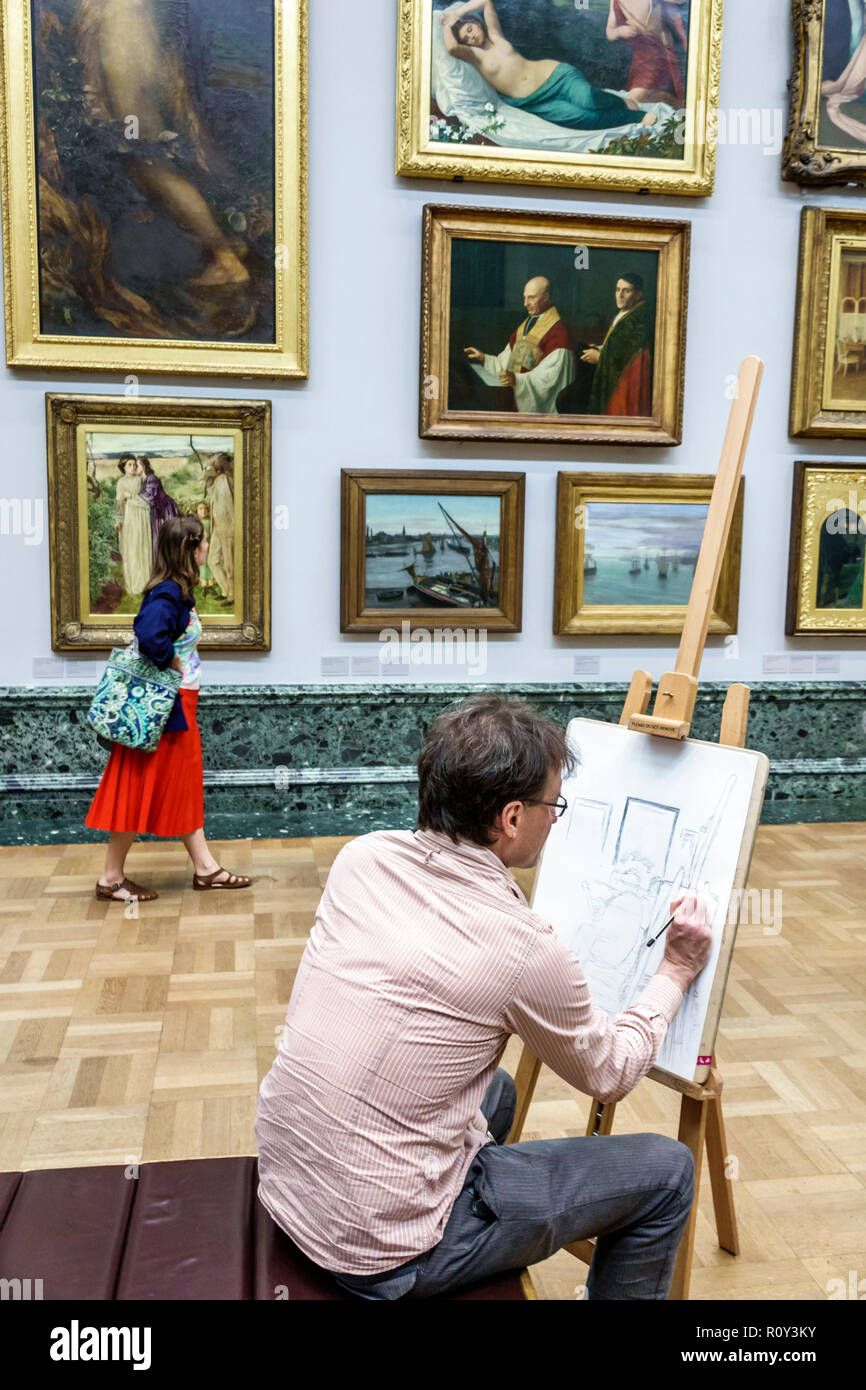 Men drawing hi-res stock photography and images - Alamy