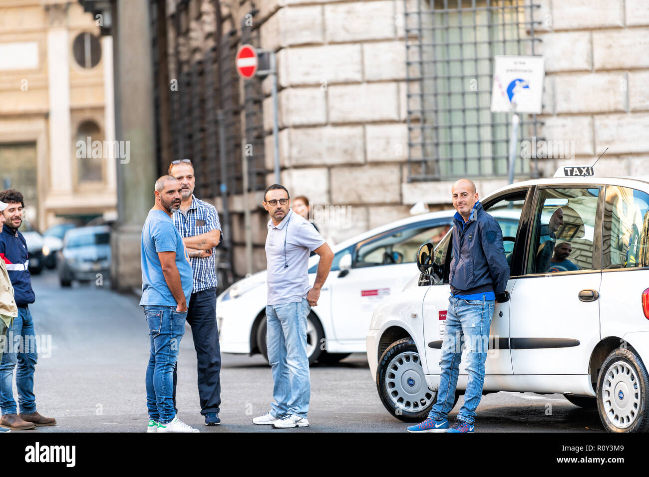 Taxi rome hi-res stock photography and images - Alamy