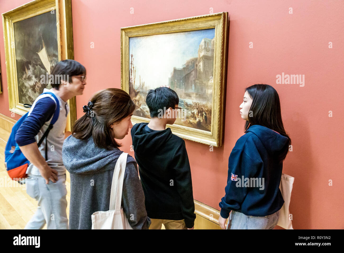 Regulus regulus group hi-res stock photography and images - Alamy