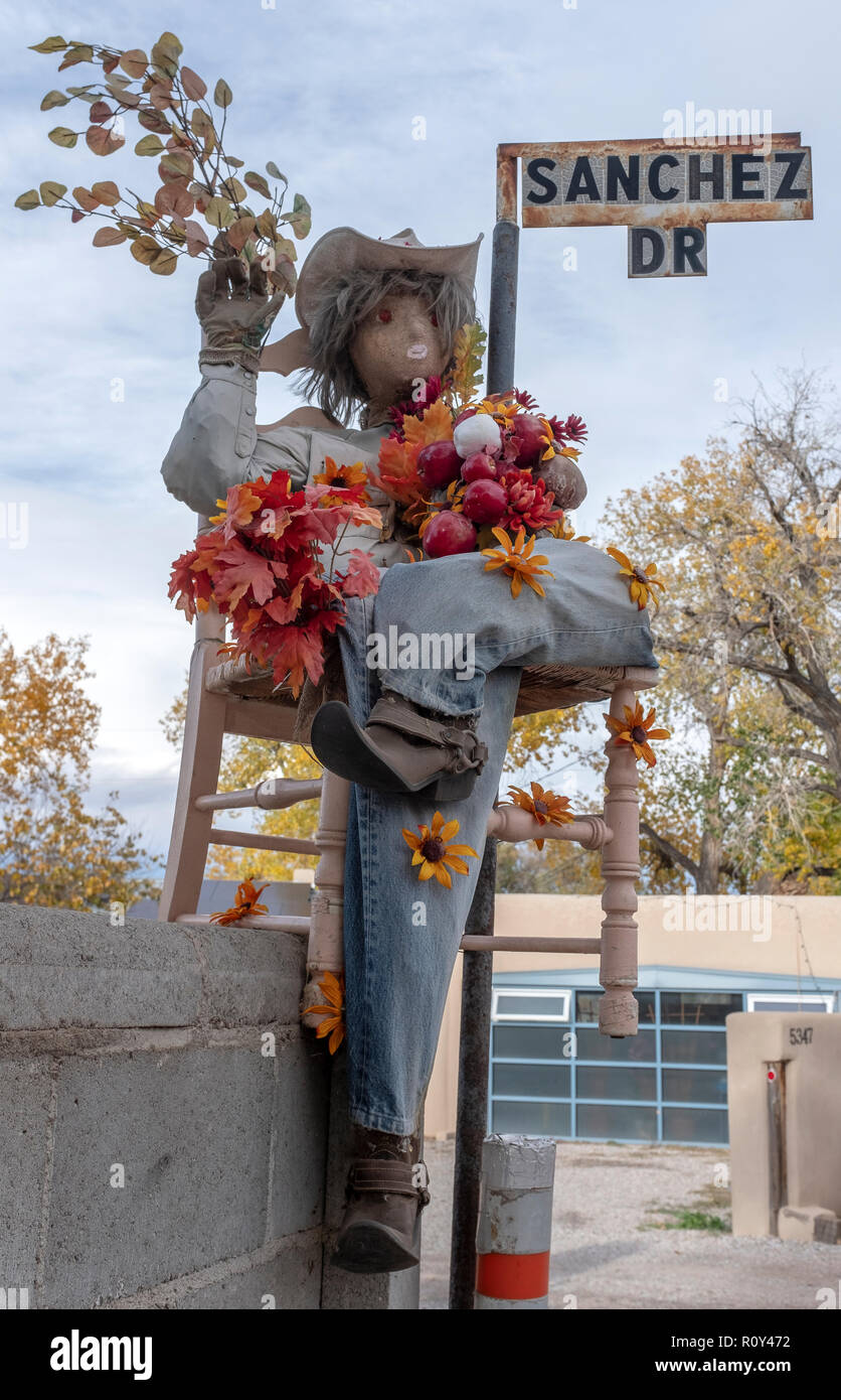 Cowboy scarecrow hi-res stock photography and images - Alamy