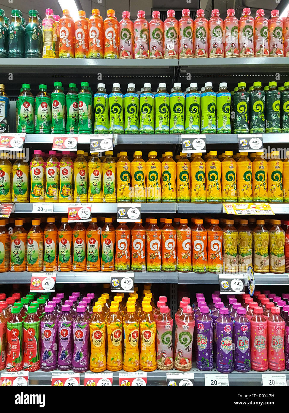 Supermarket drink aisle hi-res stock photography and images - Alamy