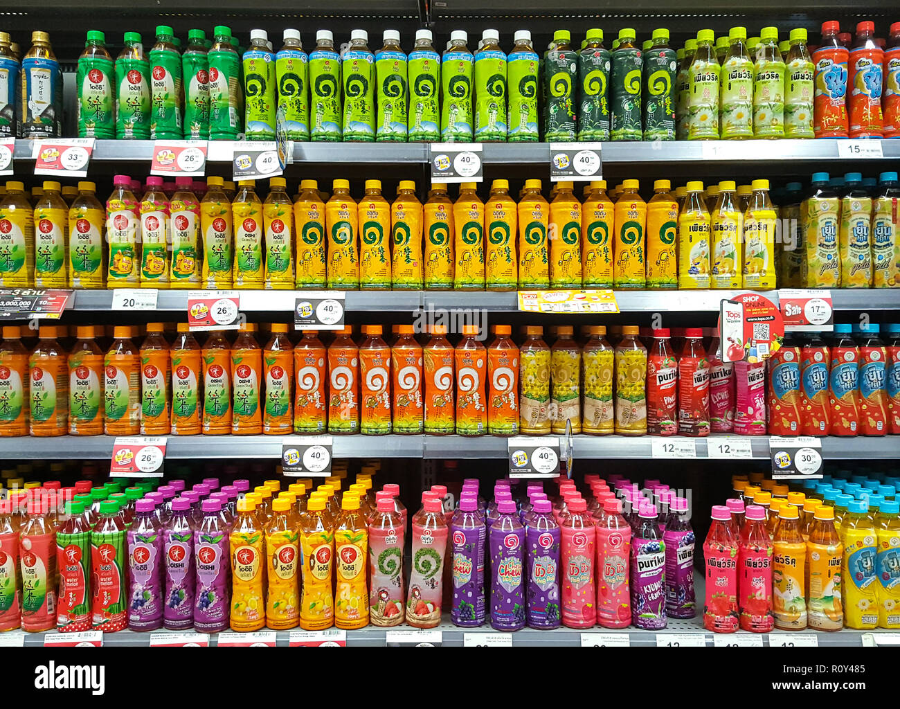 Grocery store shelves tea hi-res stock photography and images - Alamy