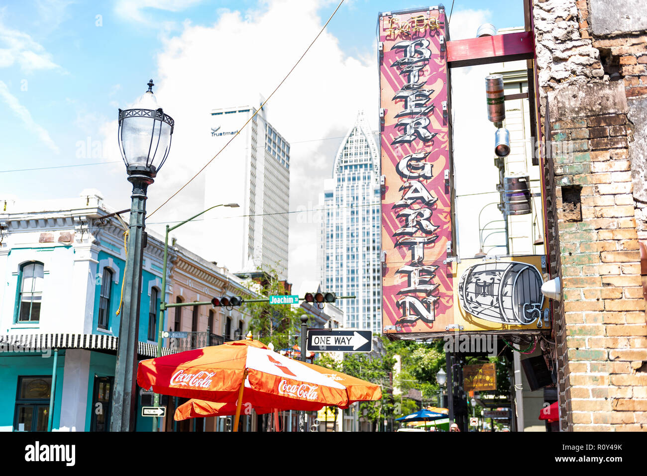 Mobile alabama skyscraper hi-res stock photography and images - Alamy