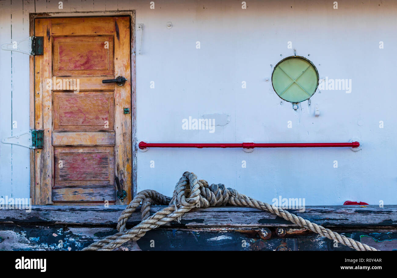 Boat rigging rope tied and secured on white vessel Stock Photo - Alamy