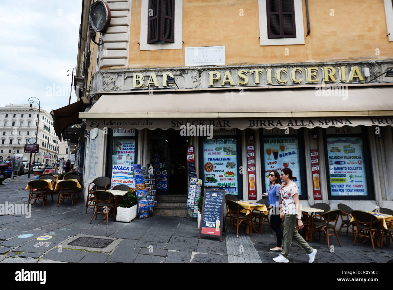 A coffee shop on Via Di S.Maria Maggiore in Rome Stock Photo - Alamy