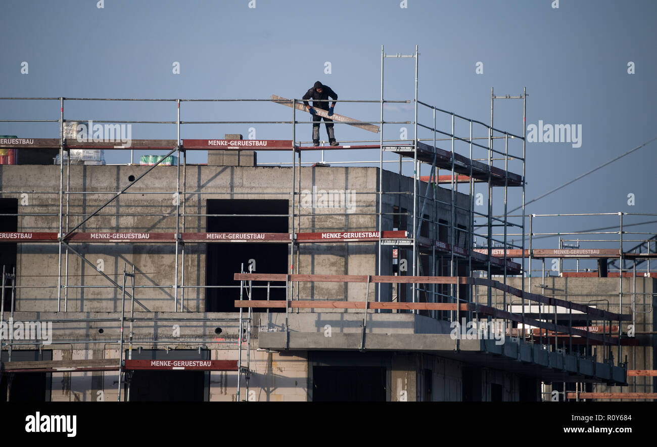 Berlin, Germany. 07th Nov, 2018. A scaffold stands at a shell of new ...