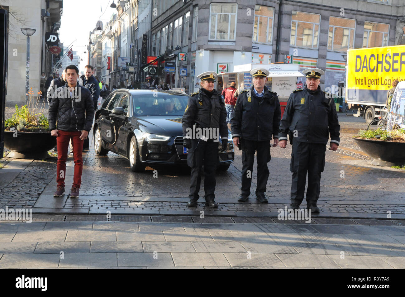 Copenhagen/Denmark 07.November 2018.. Danish police officers patrol ...