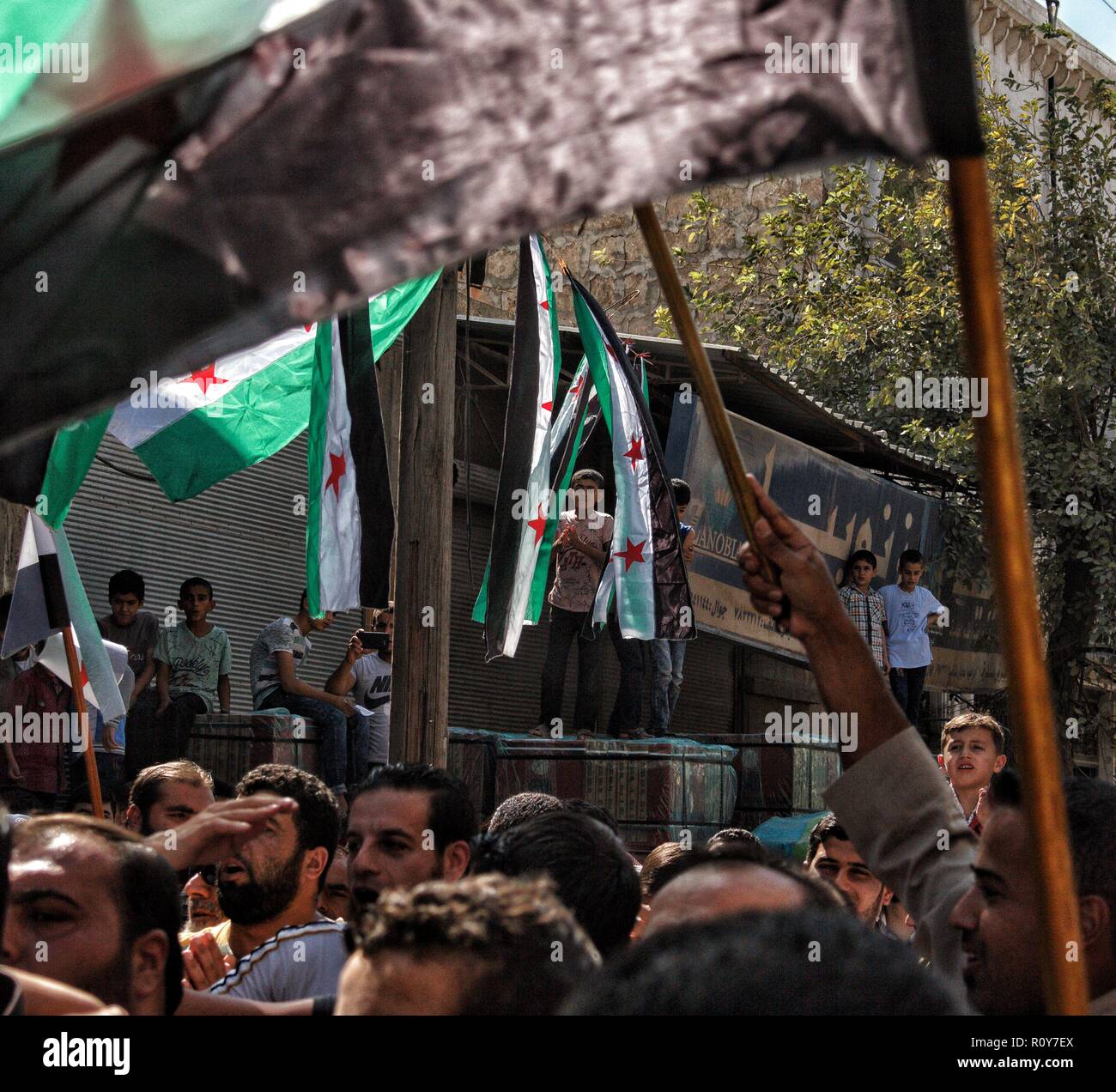 Albab, Syrian north, Syria. 5th Oct, 2018. Young people seen standing ...
